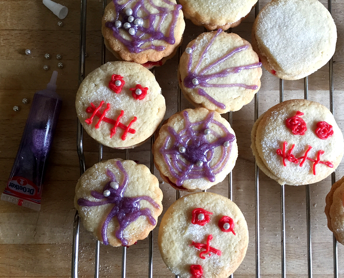 Halloween spooky biscuits – thelegendarybrownie